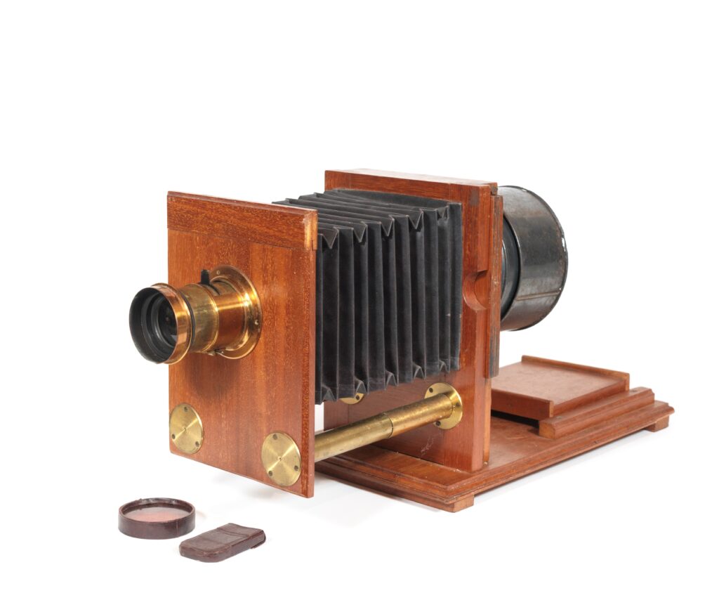 Antique Cameras & Motion Picture Projectors - TechnoGallerie