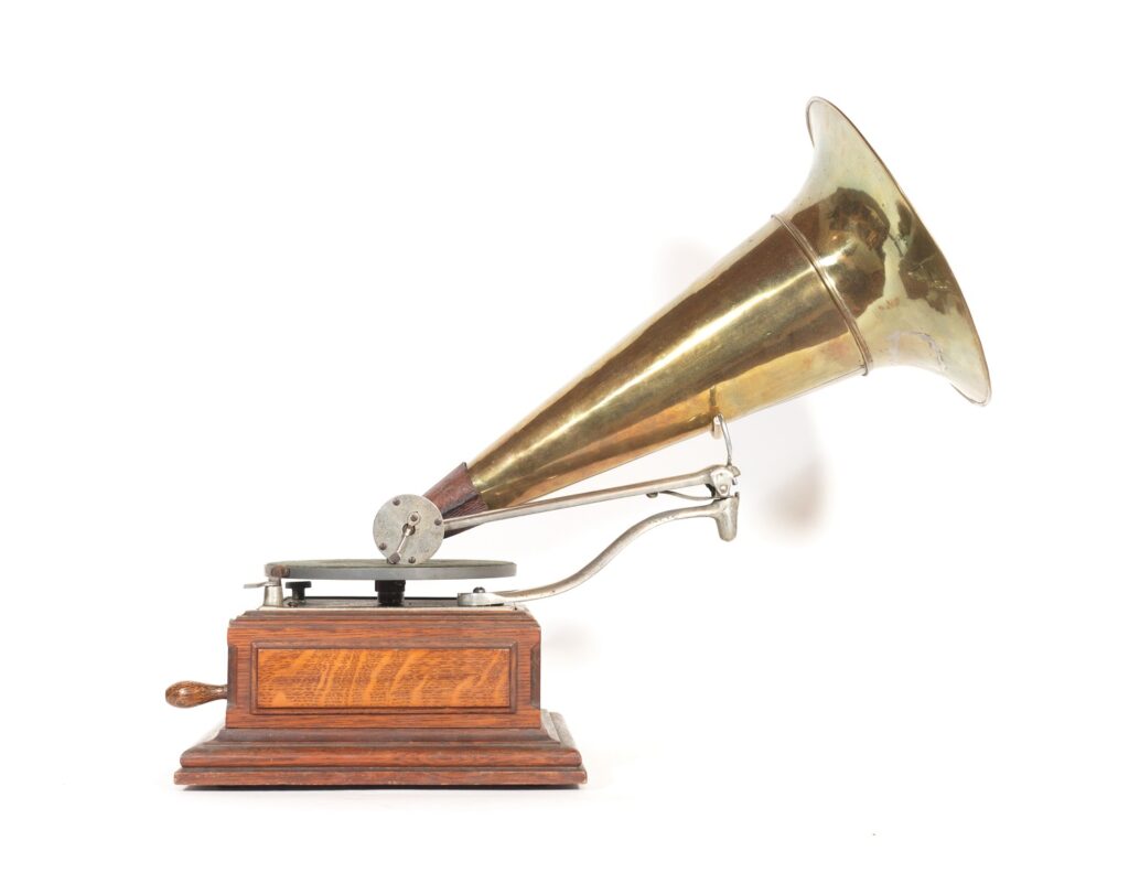1900 Zon-O-Phone B Phonograph With All Brass Horn & Closed Face ...