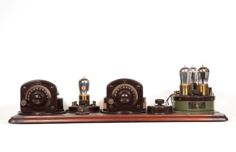 1923 Atwater Kent 4445 Breadboard Radio (1st Model 9) - TechnoGallerie