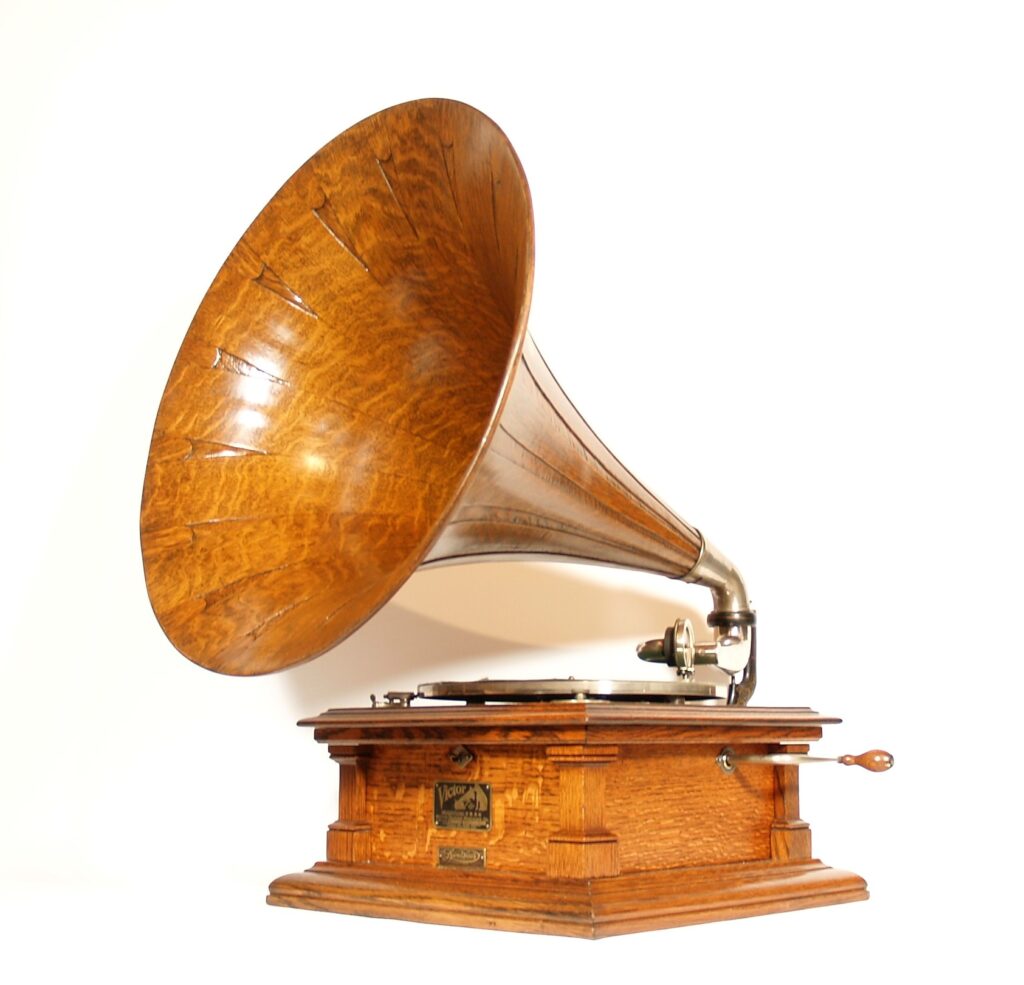 Phonographs, Gramophones & Talking Machines - Page 2 of 2 - TechnoGallerie