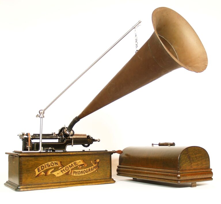 Phonographs, Gramophones & Talking Machines - Page 2 of 2 - TechnoGallerie