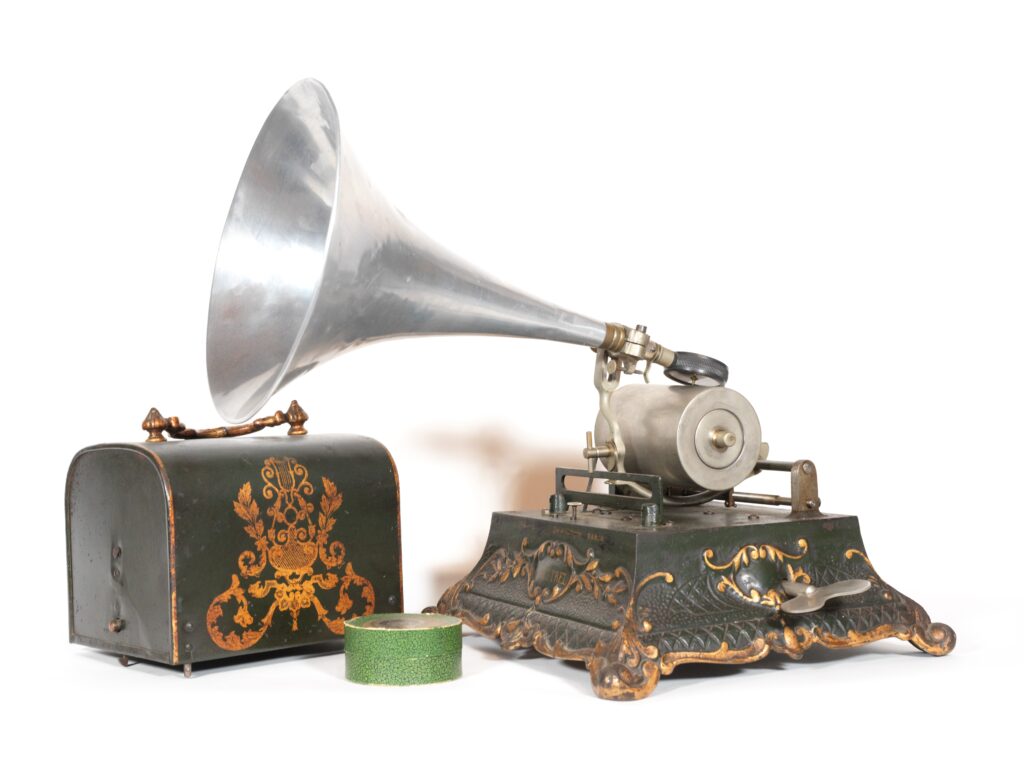 Phonographs, Gramophones & Talking Machines - Page 2 of 2 - TechnoGallerie