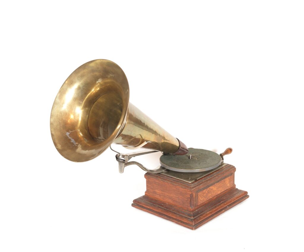 1900 Zon-O-Phone B Phonograph With All Brass Horn & Closed Face ...