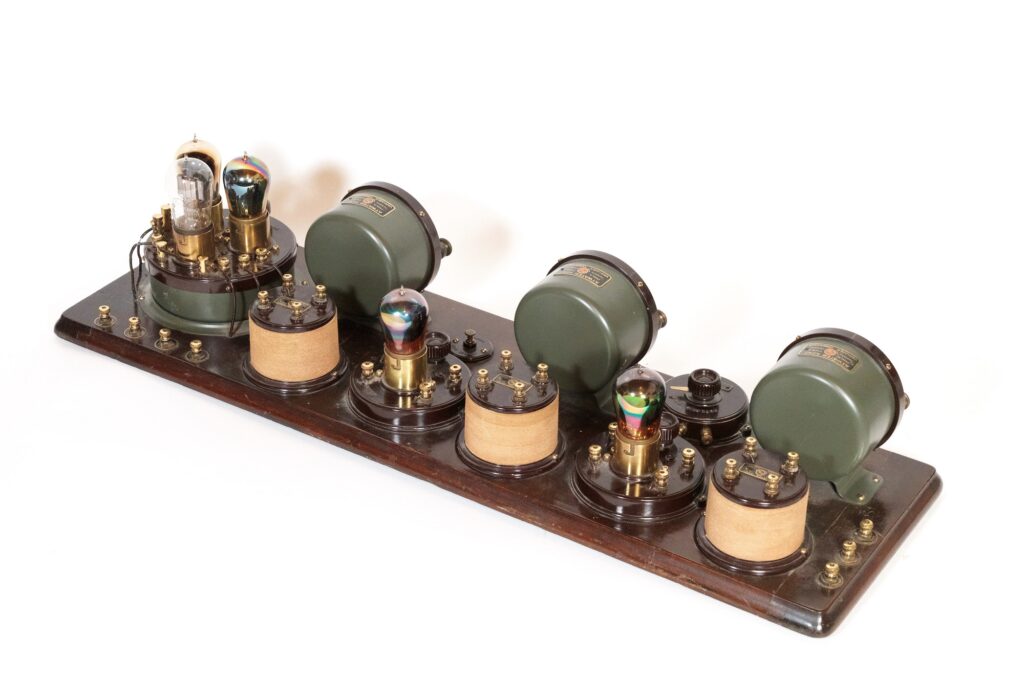 1923 Atwater Kent Radiodyne Breadboard Radio - TechnoGallerie