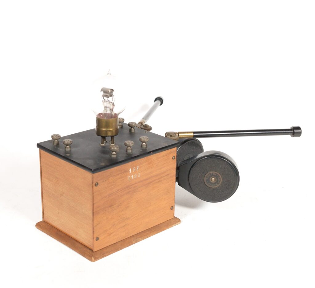 1923 Radio Industries TSF Tube Radio & Single Stage Amp - With Good ...