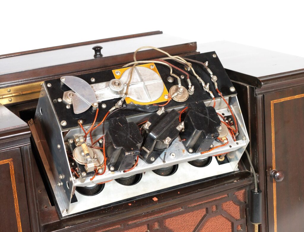 1923 Kennedy XI Consolette Radio - TechnoGallerie