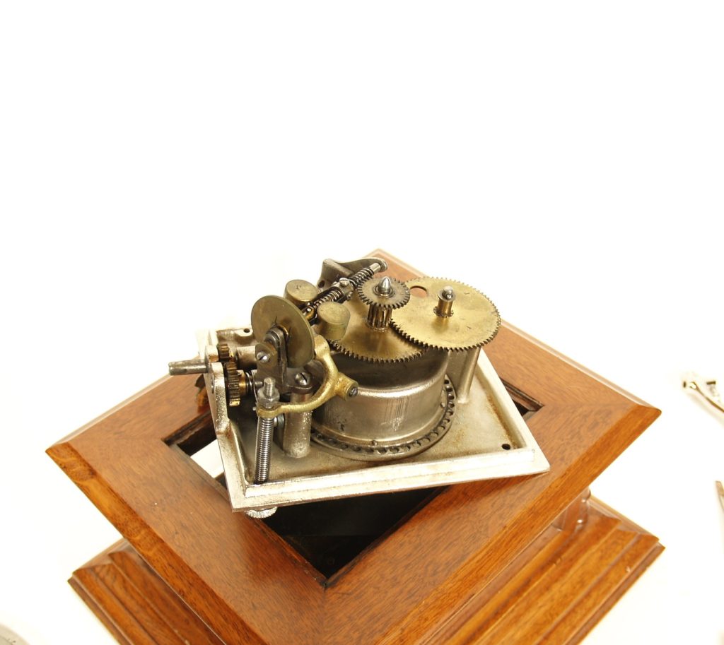 1902 Zon-O-Phone Glass-Sided London Grand Phonograph - TechnoGallerie