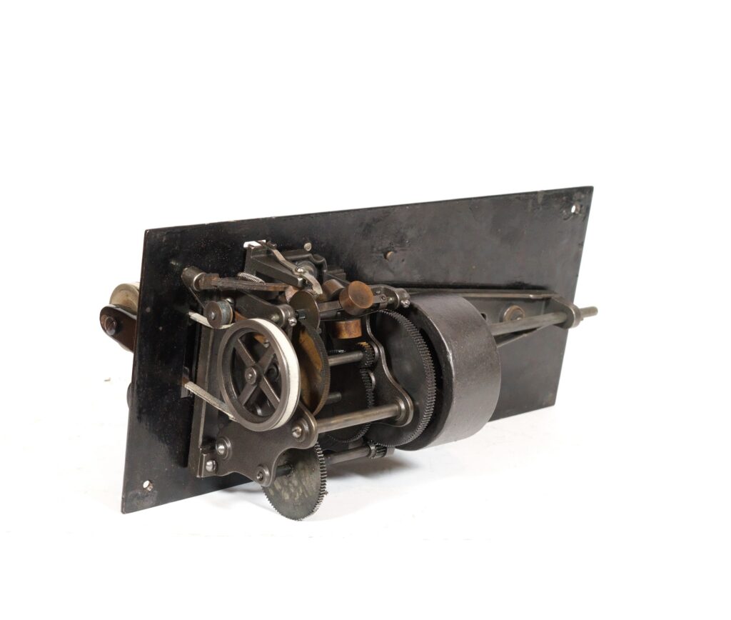 1897 Edison Home Phonograph In Hawthorne & Sheble Cabinet - TechnoGallerie
