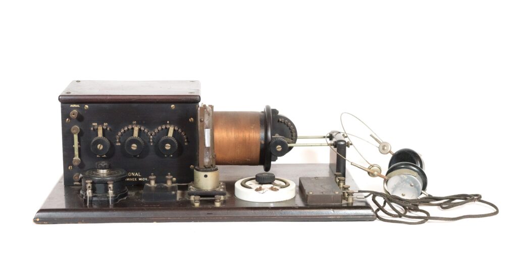 1919 Signal Audiotron Receiving Set * Primitive Breadboard Radio ...