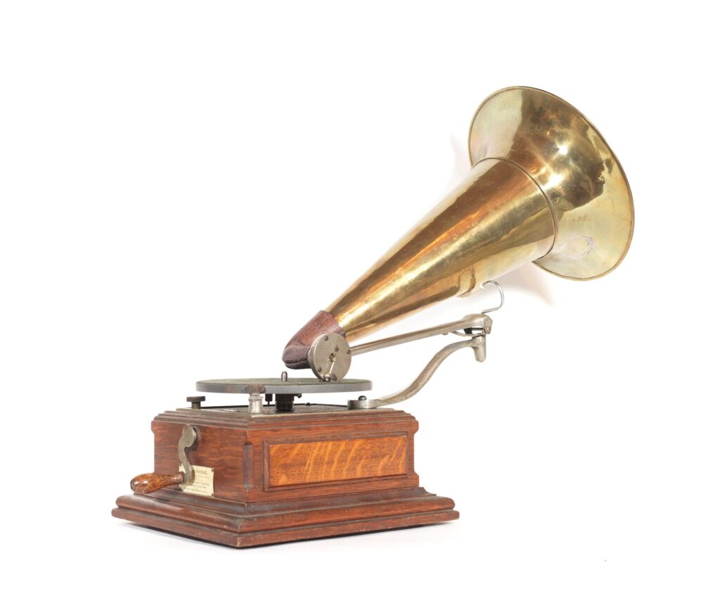 1900 Zon-O-Phone B Phonograph With All Brass Horn & Closed Face ...