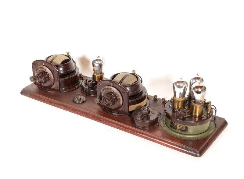 1923 Atwater Kent 4445 Breadboard Radio (1st Model 9) - TechnoGallerie