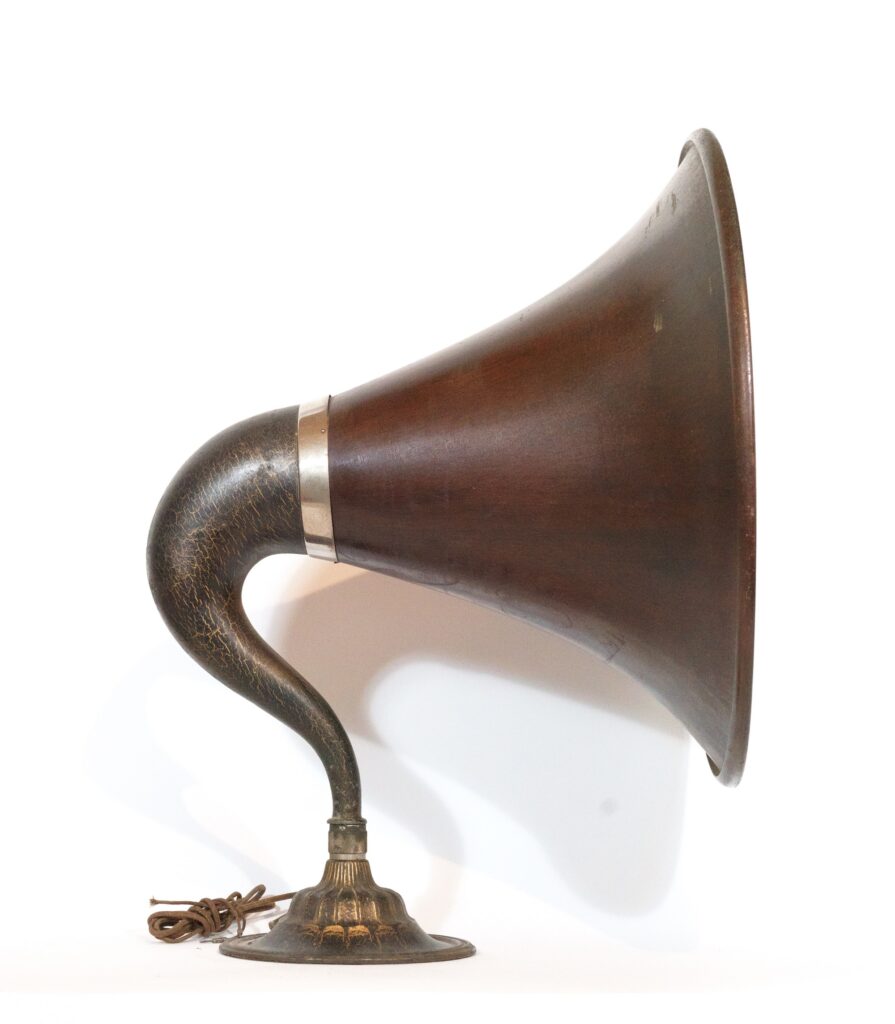 1925 Music Master Concert Horn Radio Speaker With 22" Diameter Wood ...