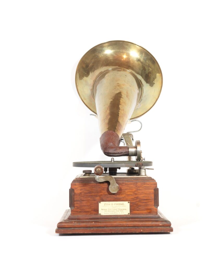 1900 Zon-O-Phone B Phonograph With All Brass Horn & Closed Face ...