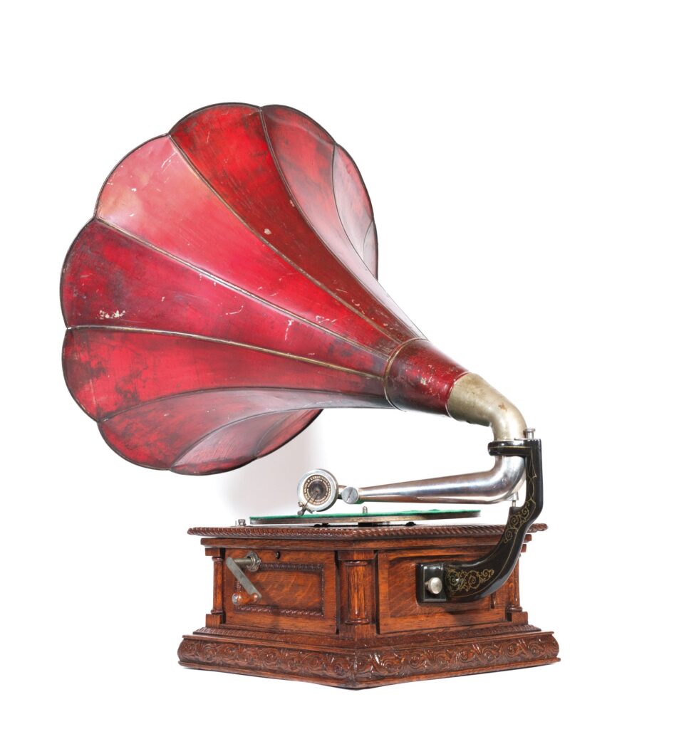 1904 Victor D Phonograph With Standard Metal Mfg. Co. Flower Horn ...