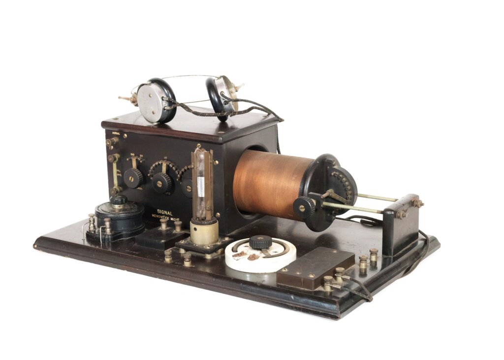 1919 Signal Audiotron Receiving Set * Primitive Breadboard Radio ...