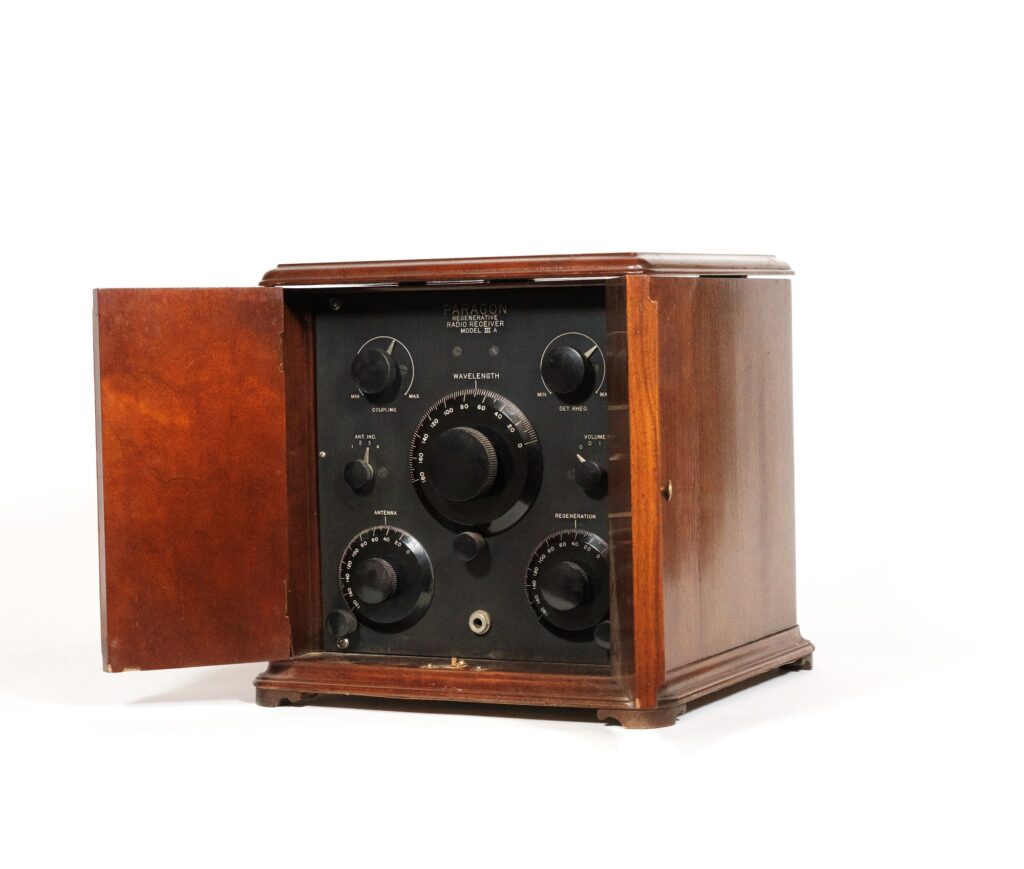 1923 Paragon III-A Radio w/Burl Walnut Cabinet & Original Box ...