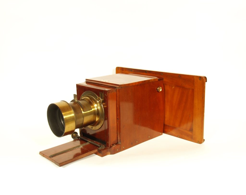 Antique Cameras & Motion Picture Projectors - TechnoGallerie