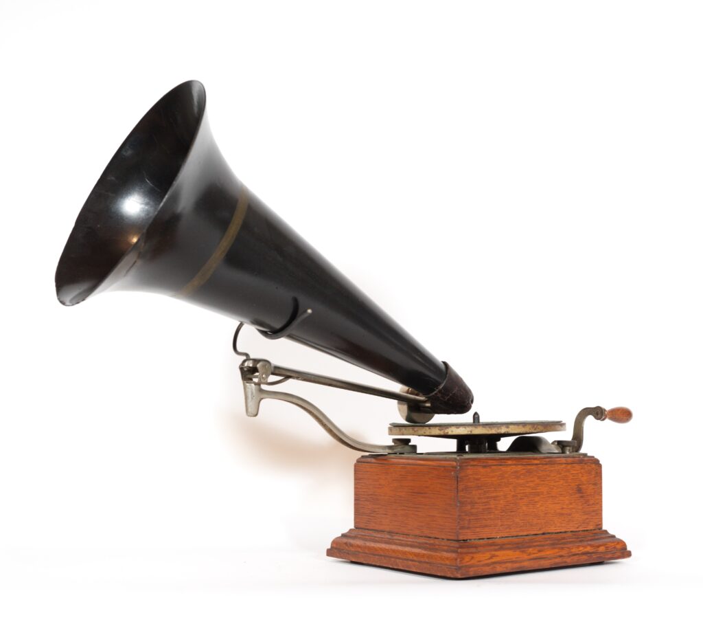 Phonographs, Gramophones & Talking Machines - Page 2 of 2 - TechnoGallerie