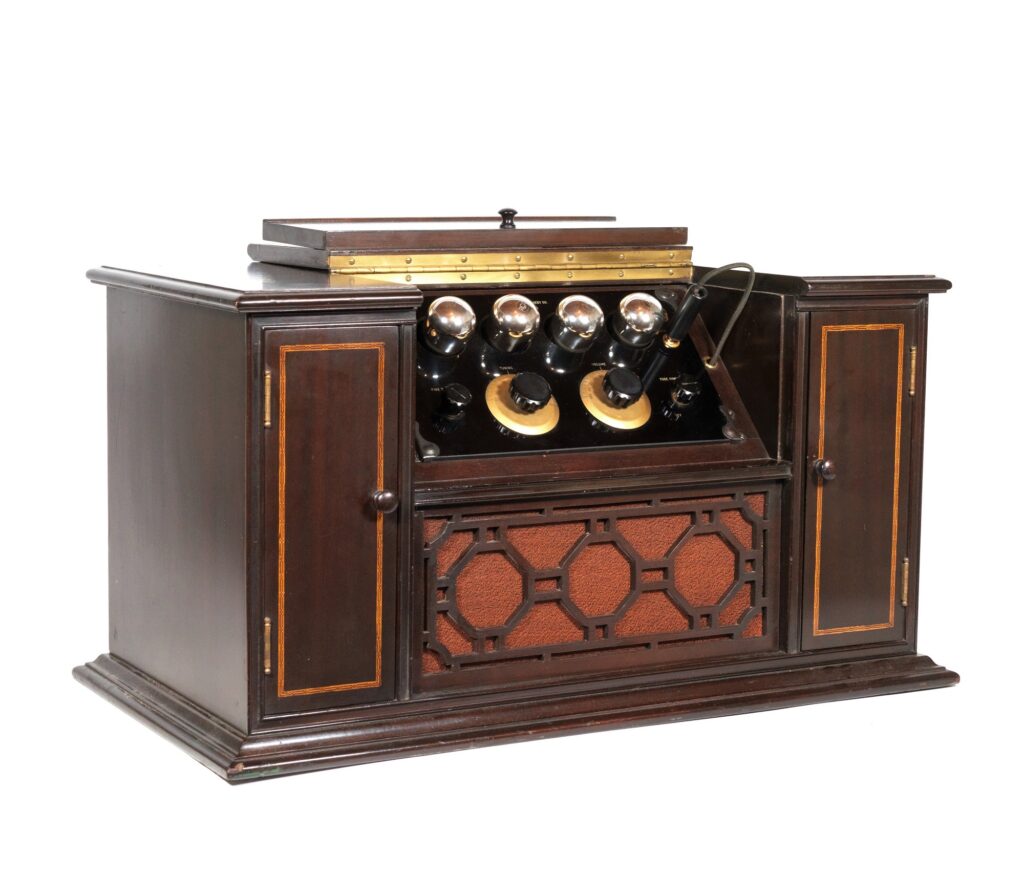 1923 Kennedy XI Consolette Radio - TechnoGallerie