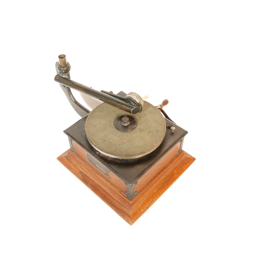 1902 Rigid Arm Victor R Phonograph - TechnoGallerie