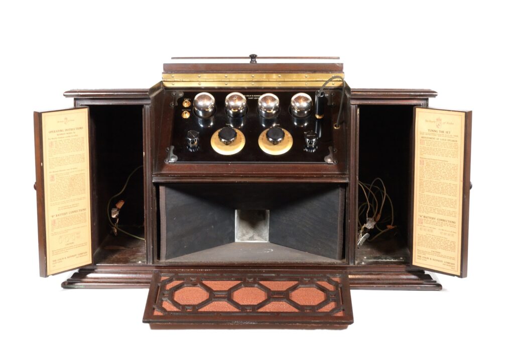 1923 Kennedy XI Consolette Radio - TechnoGallerie