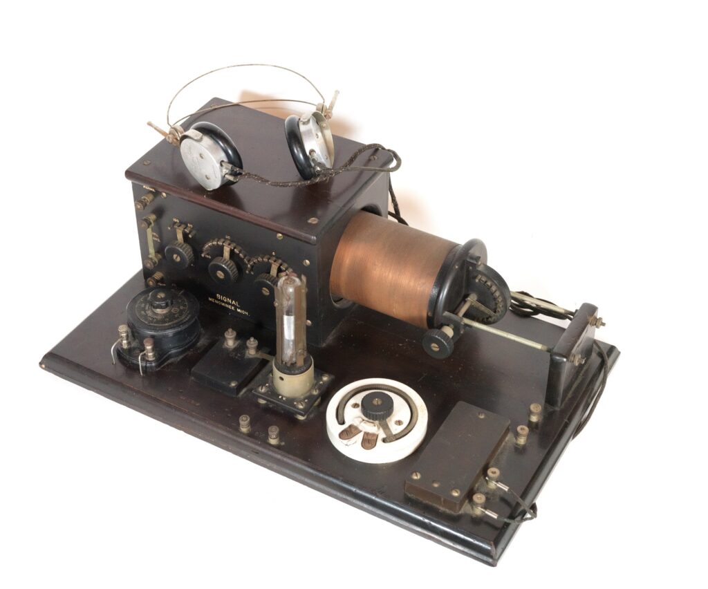 1919 Signal Audiotron Receiving Set * Primitive Breadboard Radio ...
