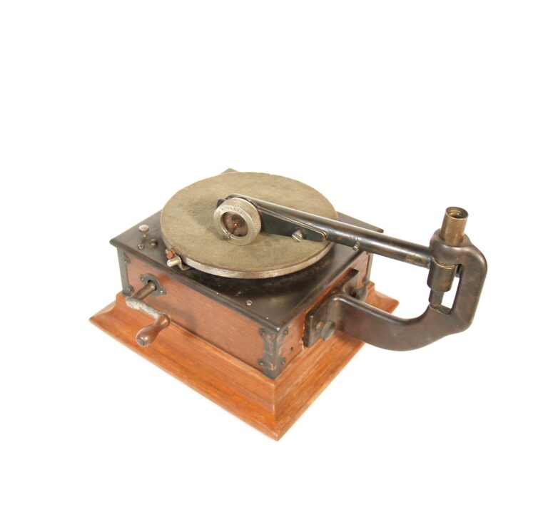 1902 Rigid Arm Victor R Phonograph - TechnoGallerie