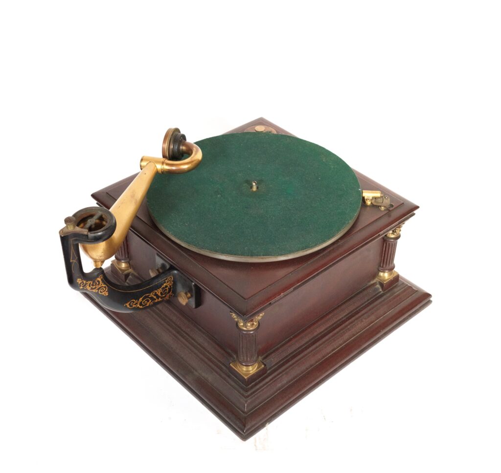 Victor 6 Disc Phonograph With Original Victor Spear Tip Horn ...