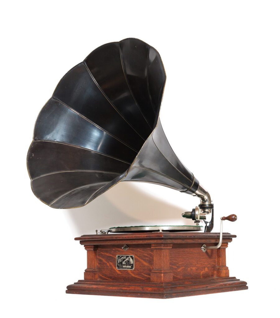 1909 Victor V Phonograph With 24" Hawthorne & Sheble Flower Horn ...